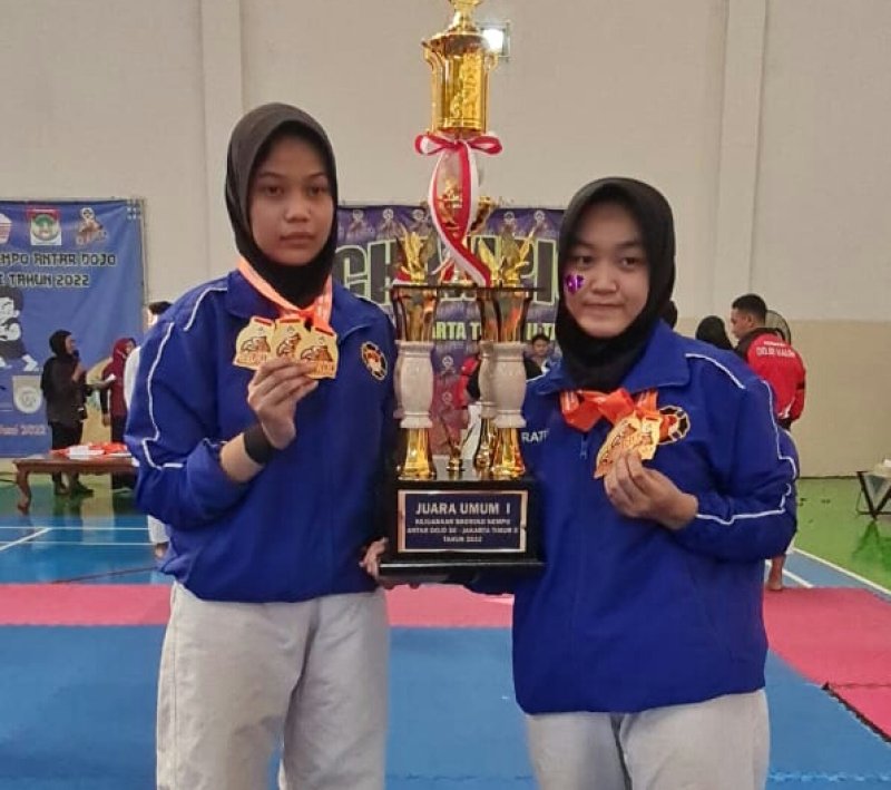 Dua Putri Advokat Alfan Sari Borong Medali Emas di Kejuaraan Beladiri Shorinji Kempo | nasional